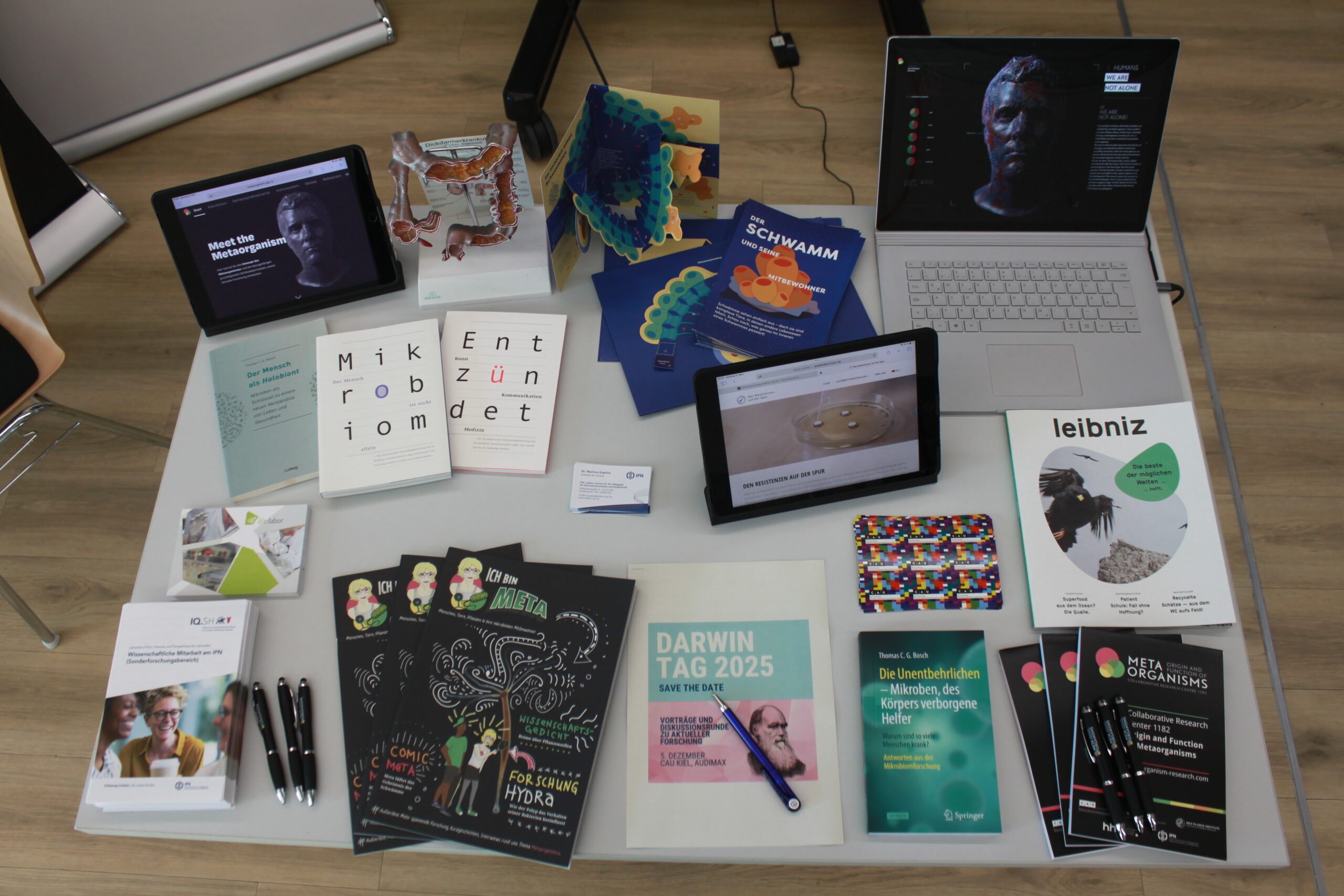 Bringing the Metaorganism to school: „Messe der beruflichen ...